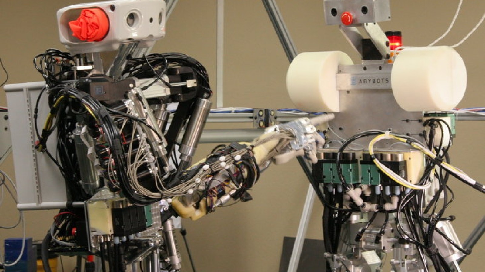 Roboter gehen und hopsen wie Menschen