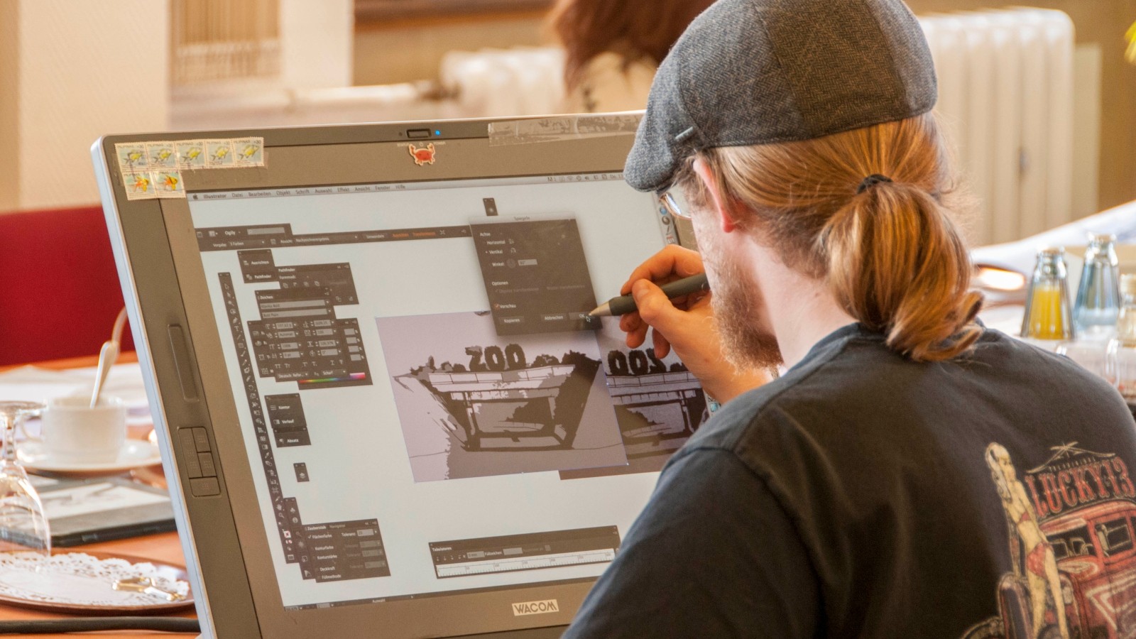 Kreative entwerfen im Rathaus das neue Duisburger Stadtlogo