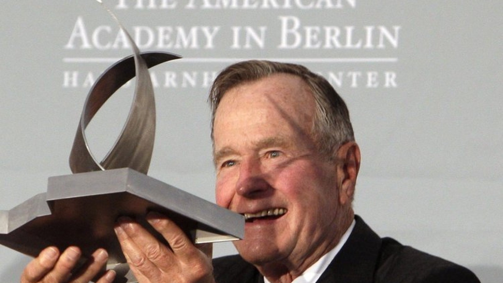 George Bush senior mit Kissinger-Preis ausgezeichnet