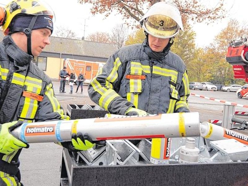 Duisburger Feuerwehr hat neues Werkzeug für Tiefbauunfälle
