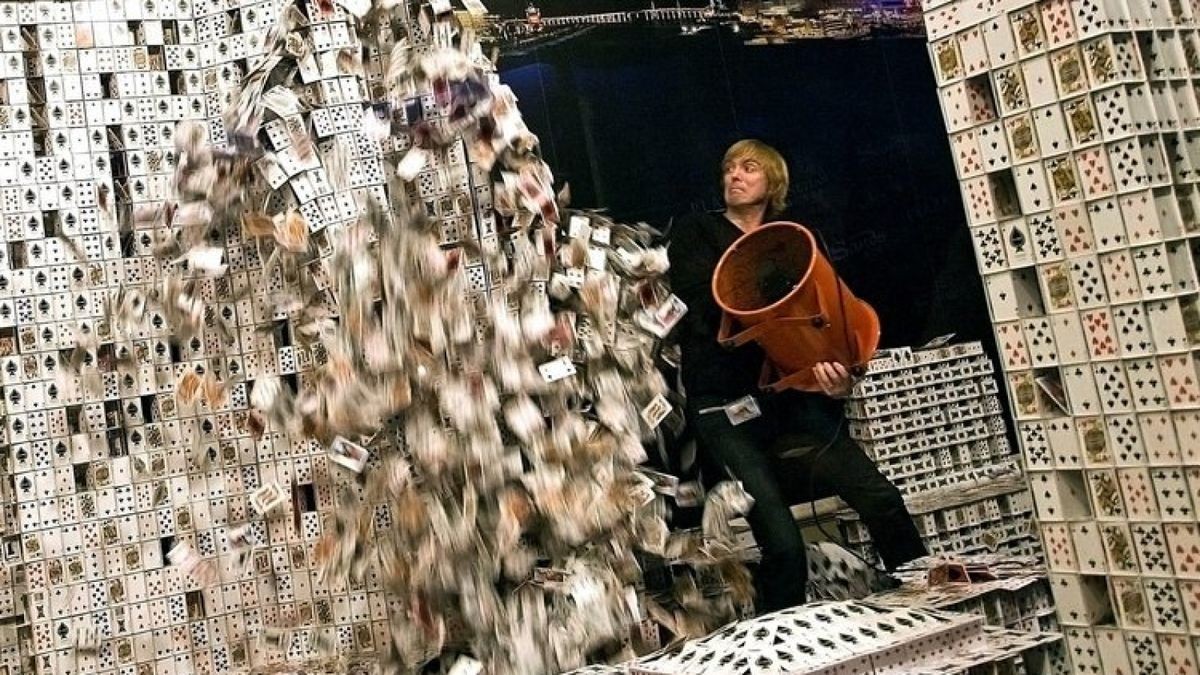 Amerikaner baut größtes Kartenhaus der Welt