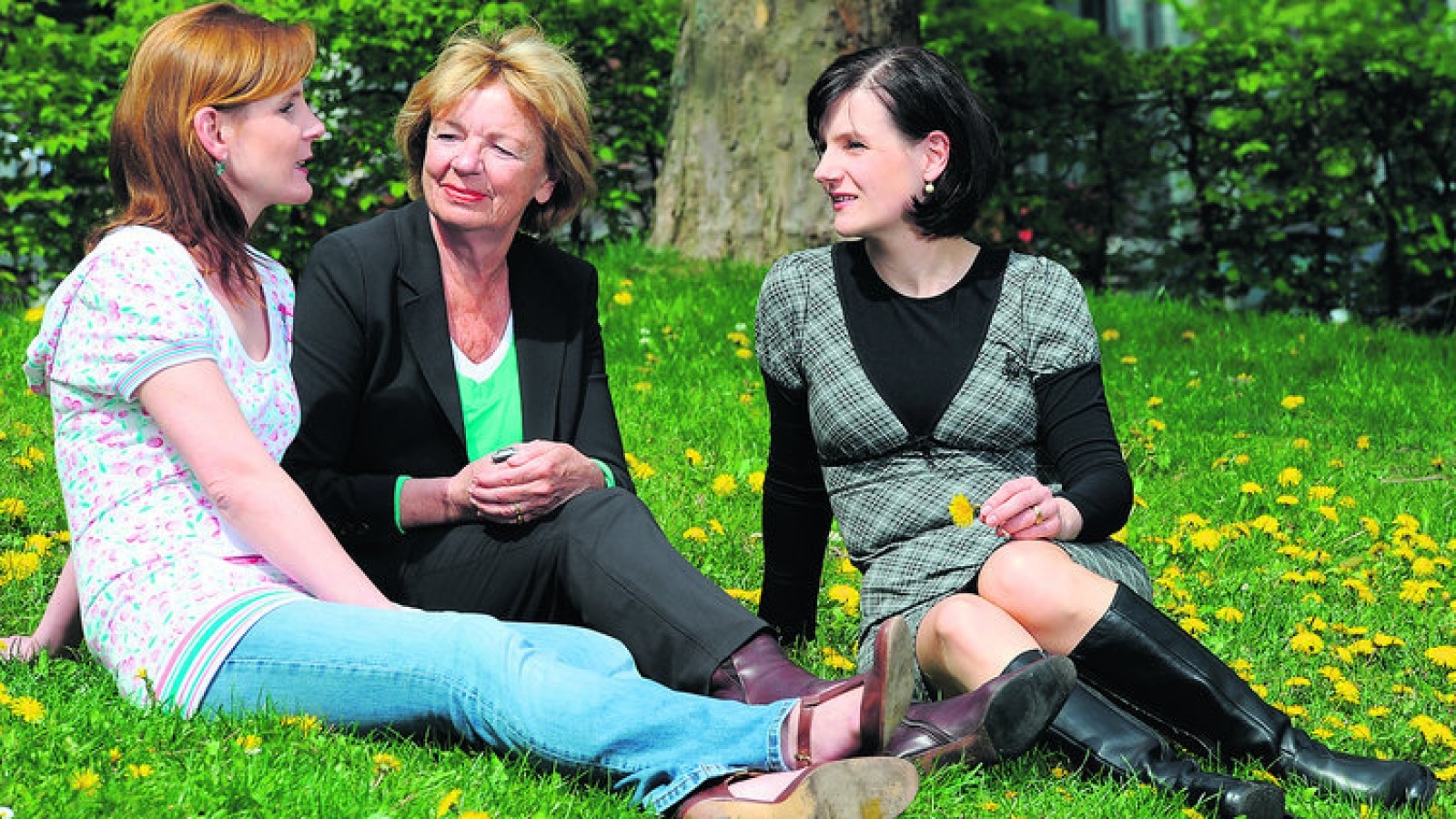 Zwei Schwestern sind Romanautorin Anne Hertz