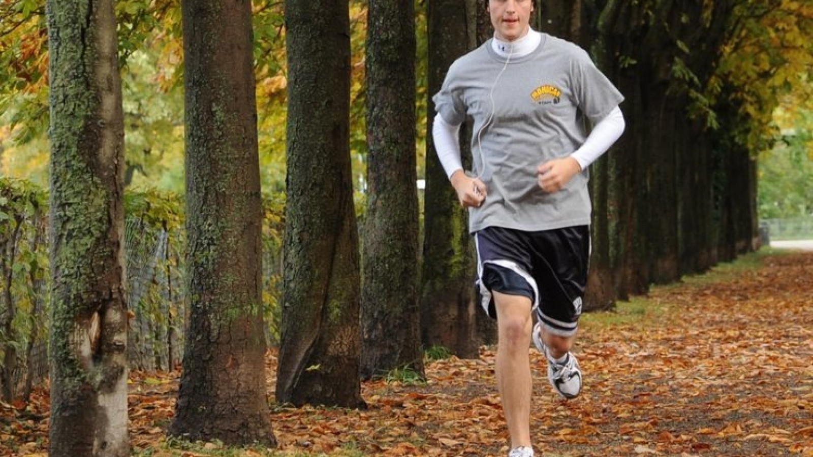 Wiegen manche Menschen mehr, weil sie schwere Knochen haben?