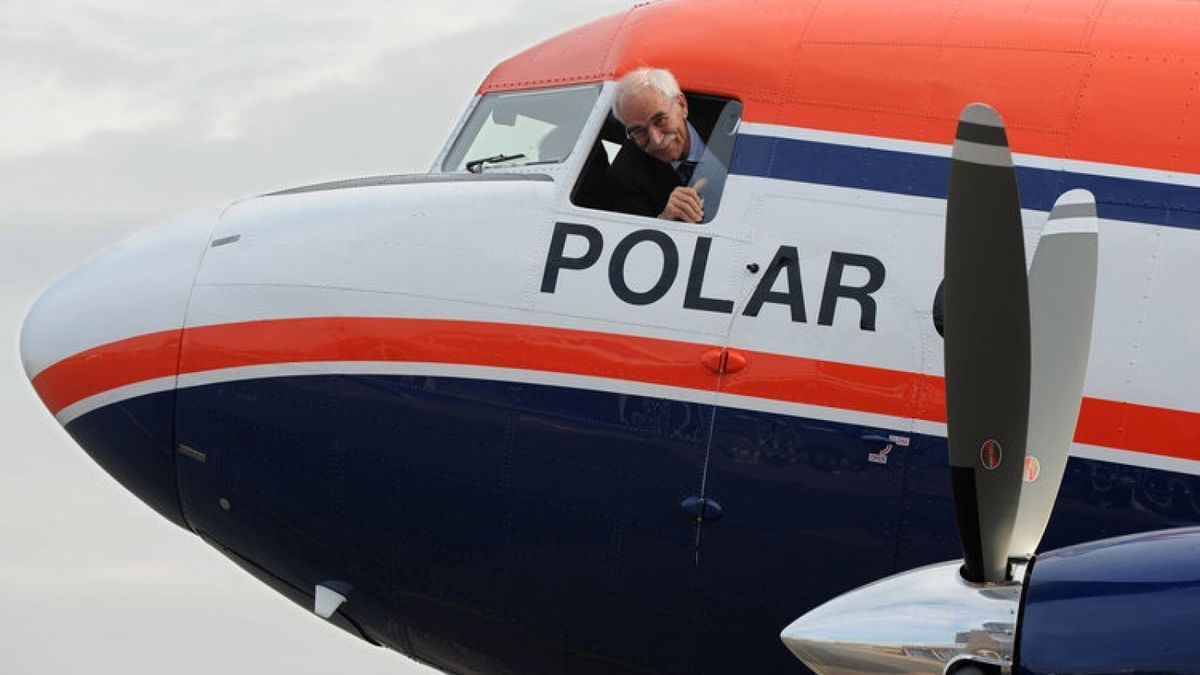 Flugzeug "Polar 6" wird vorgestellt