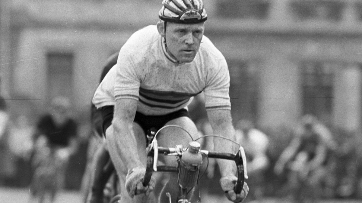 Radsportlegende Schur besucht Sonnenblumen-Grundschule