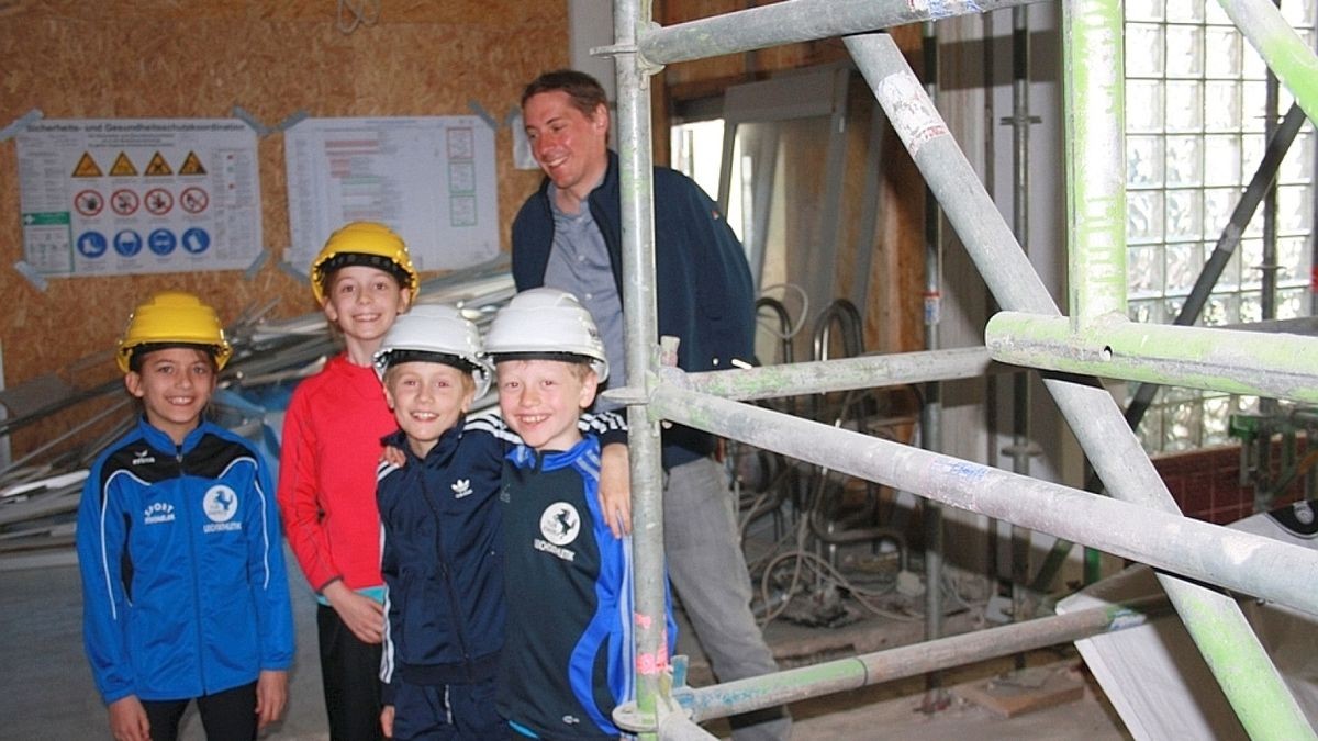 Junge Schul-Reporter berichten über Badrenovierung