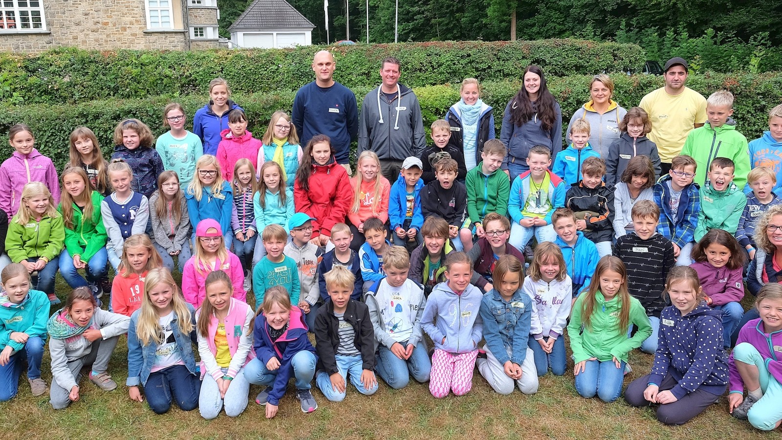 60 Kinder toben sich rund um die Kluse aus