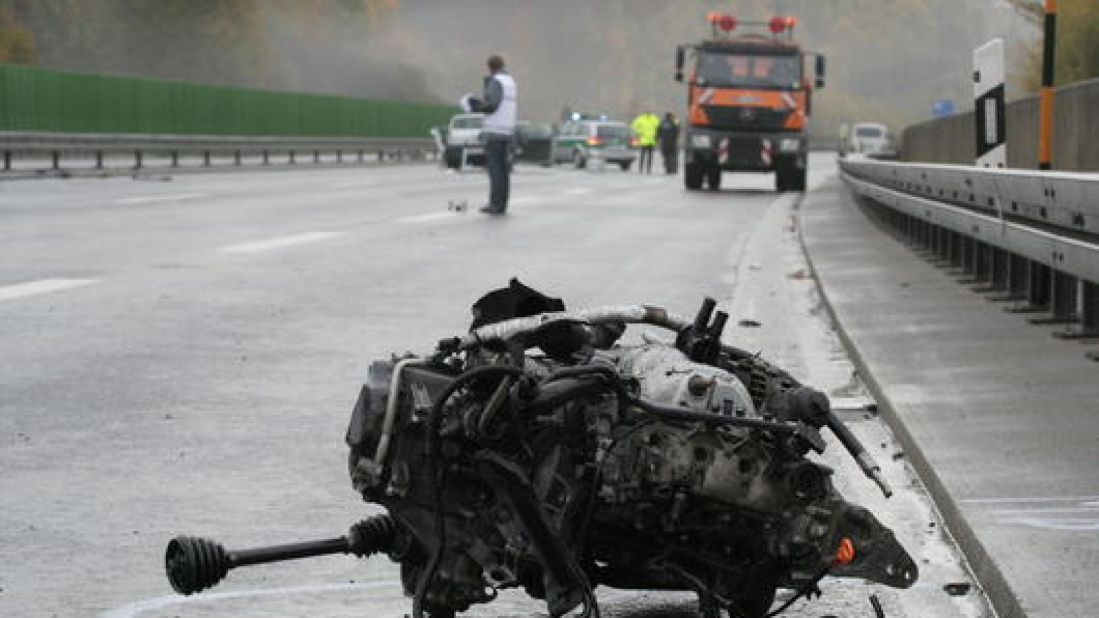 Schwerer Unfall auf Autobahn: Ein Toter und vier Verletzte