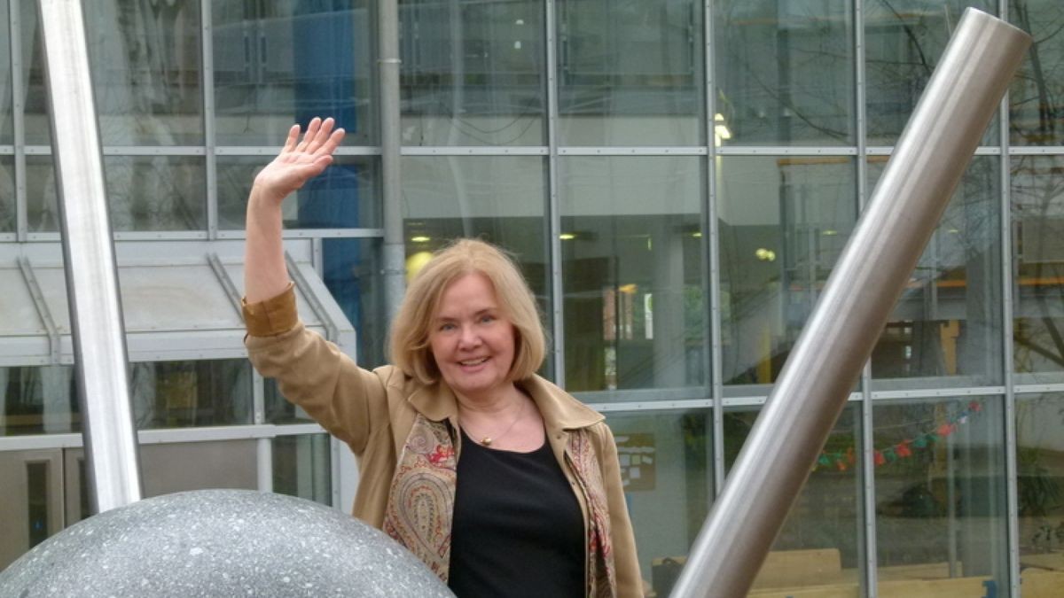 „Tschüs“ – Ein letztes Winken vom Mittelpunkt der Schule