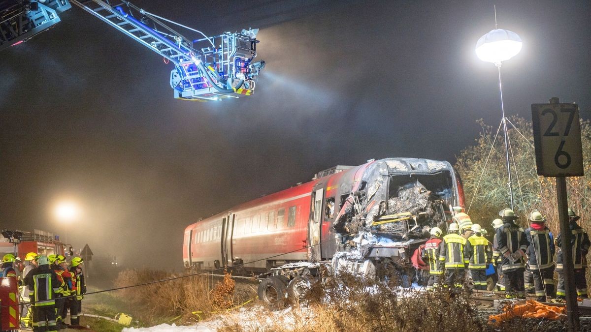Auch Zugführer stirbt bei Unfall mit Lkw in Bayern
