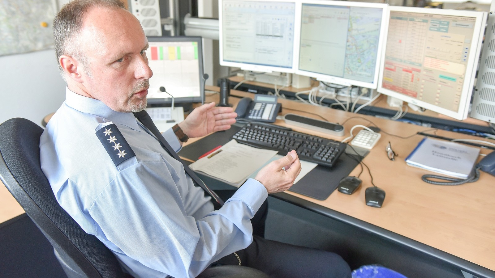 Polizeinotruf 110 - vom Anruf bis zum Erkennungsdienst