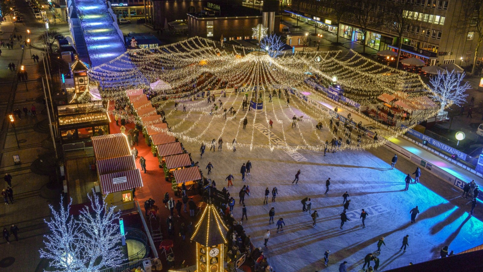 „Essen on Ice“: Schlittschuhlaufen und flotter Rodeln bei „Essen on Ice“