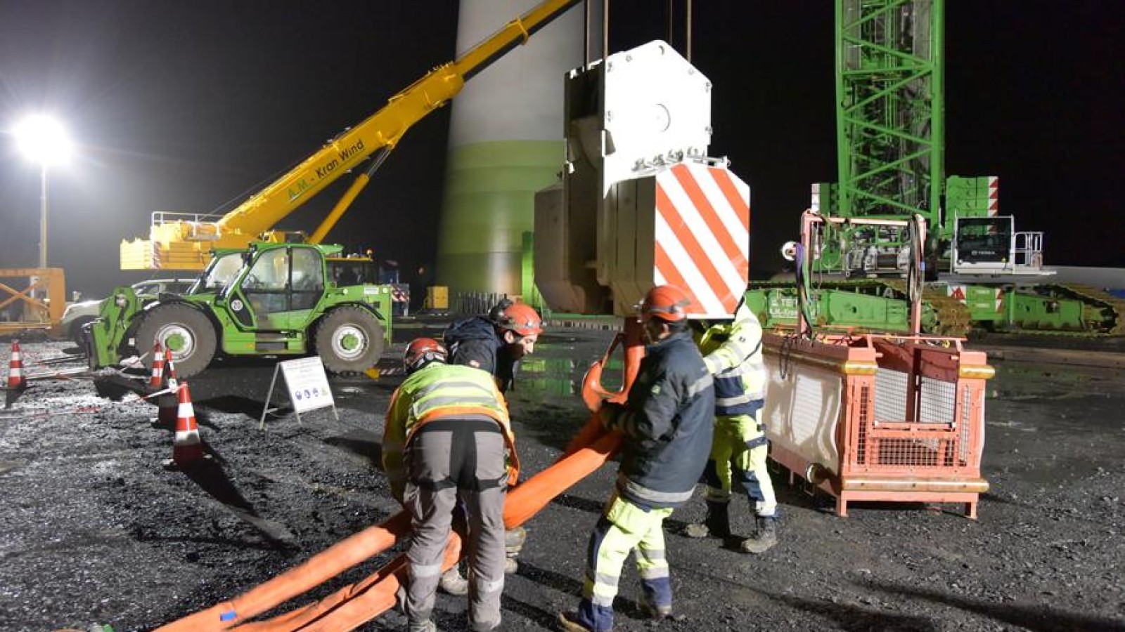 Das erste Rotorblatt für das Windrad