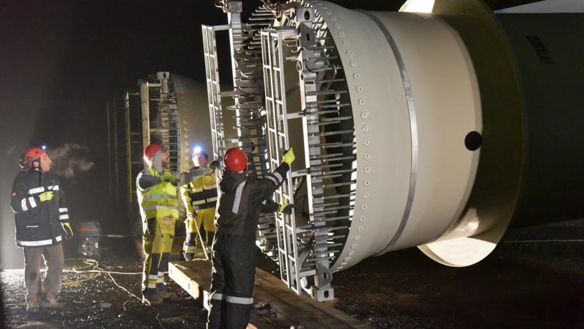 Das erste Rotorblatt für das Windrad