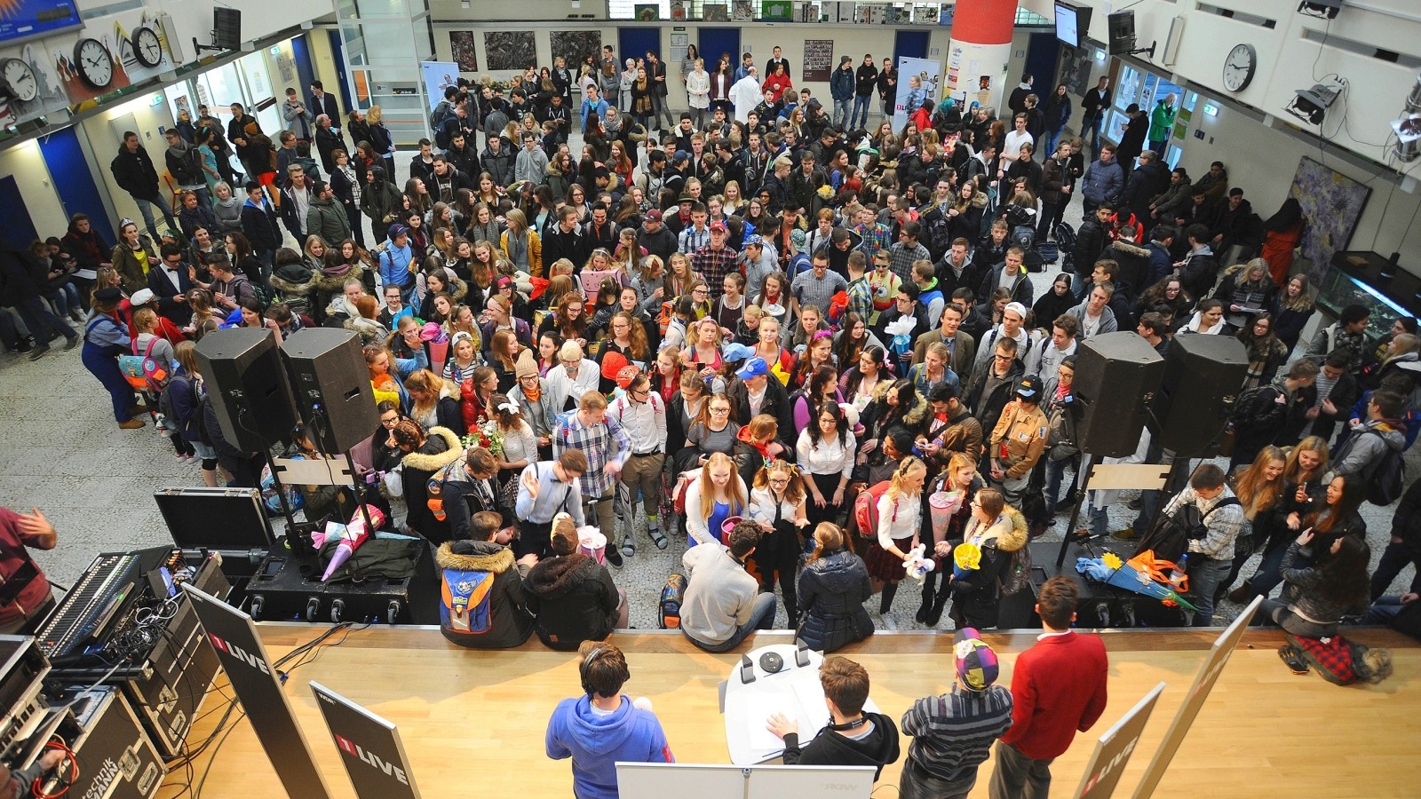 Lehrer Alex Deppner holt wenig Punkte beim Schulduell