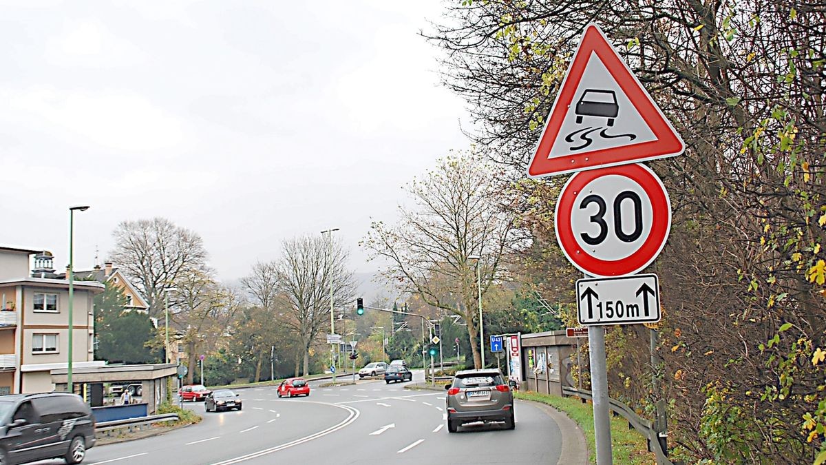 Neue Asphaltdecke von der Hünenpforte bis zur Lenne-Brücke