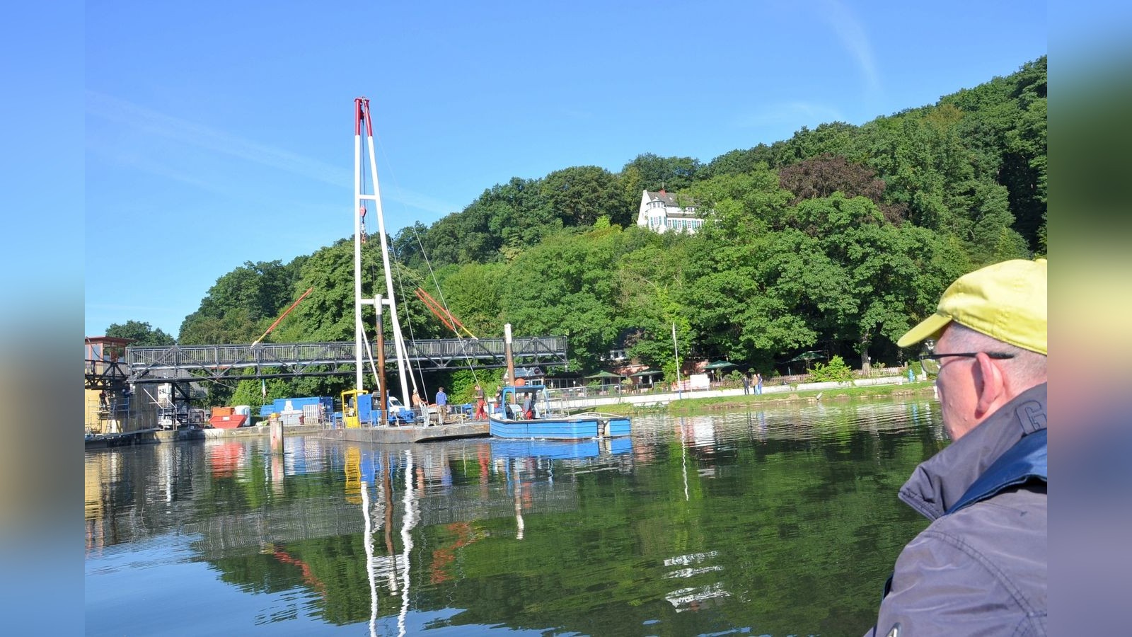 Neuer Steg für altes Wehr