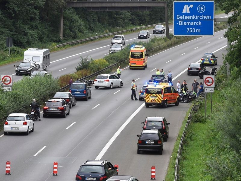 Schwerer Unfall mit Motorrad und drei Quads auf der A42