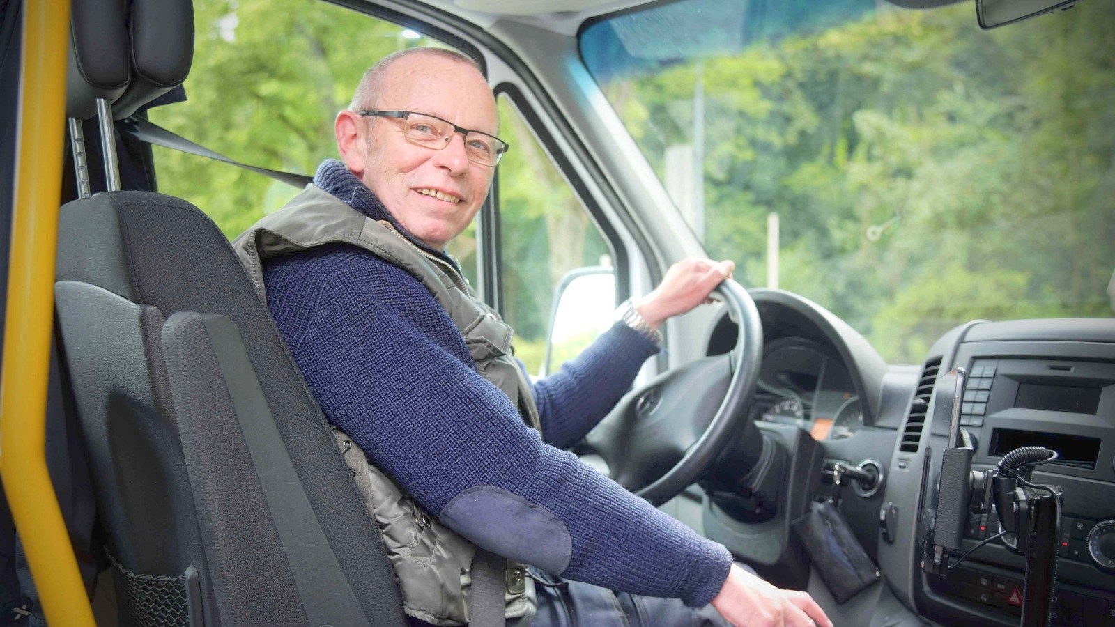 Fidele Fahrt mit Hackenporsche im Bürgerbus