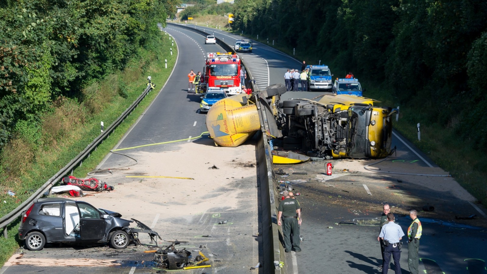 Drei Tote bei schwerem Unfall auf der B54