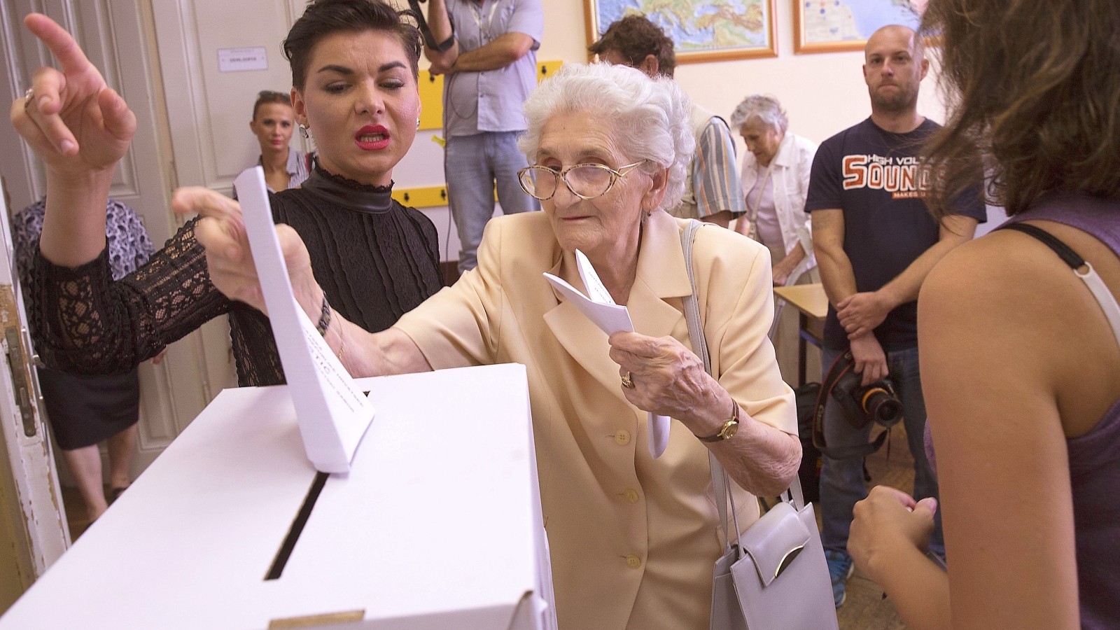 Kroatien: Kopf-an-Kopf-Rennen bei vorgezogener Wahl