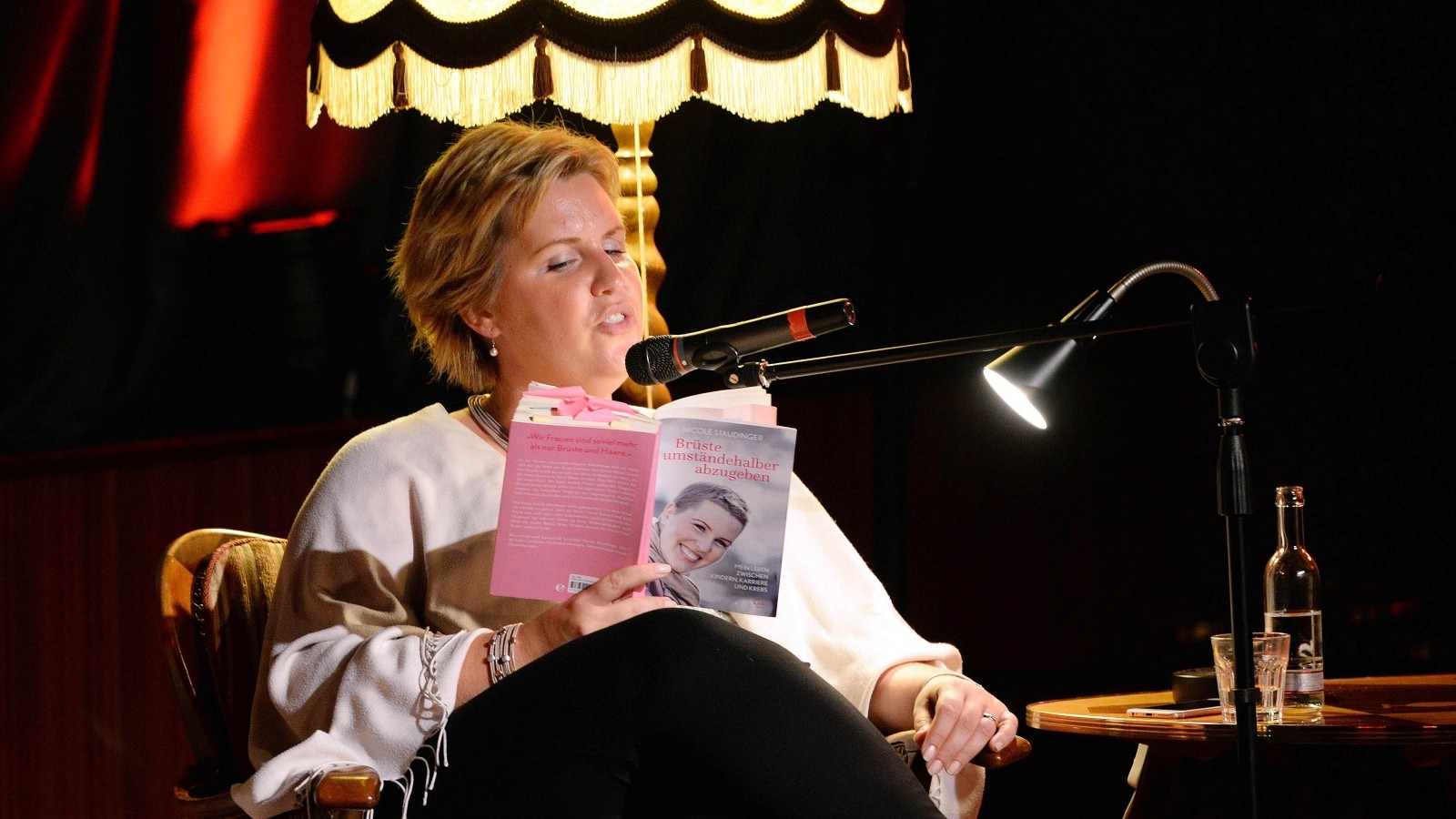 Nicole Staudinger präsentiert ihre etwas andere Leseshow