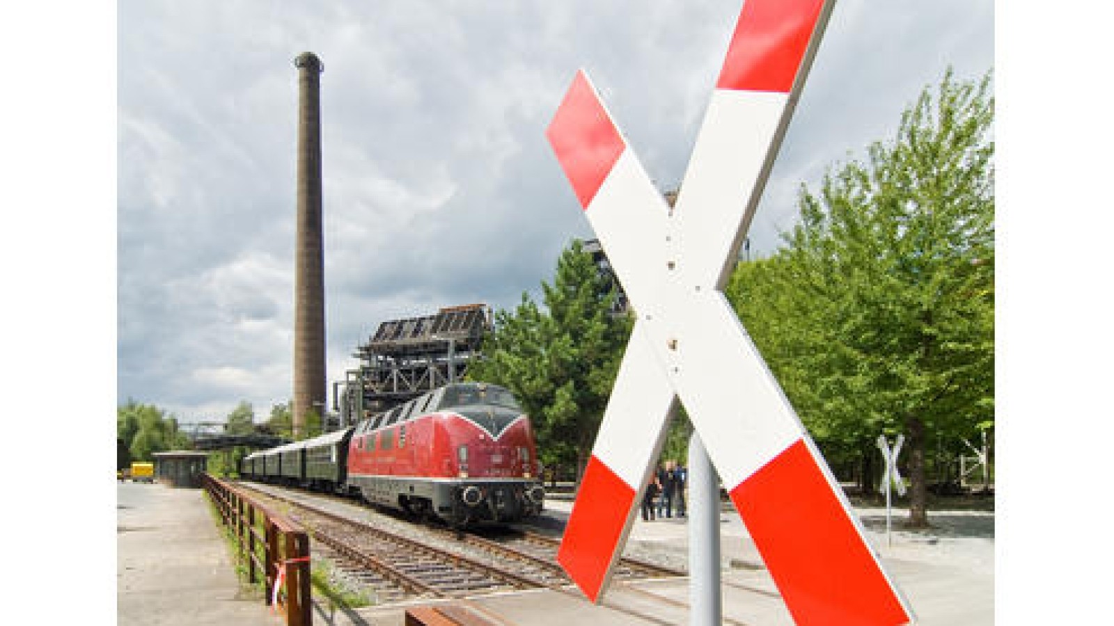 Roter Riese im Landschaftspark
