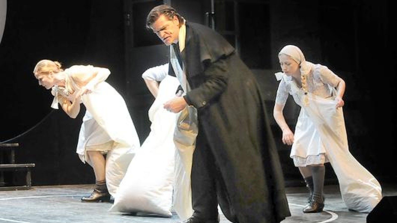 Jede Menge Rauch beim Musical über Johnny Cash ruft die Feuerwehr auf ... Jede Menge Rauch beim Musical über Johnny Cash ruft die Feuerwehr auf ...