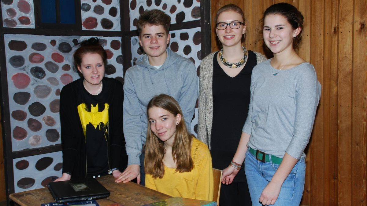 Theaterflöhe des Jus Fischbek spielen „Die Welle“