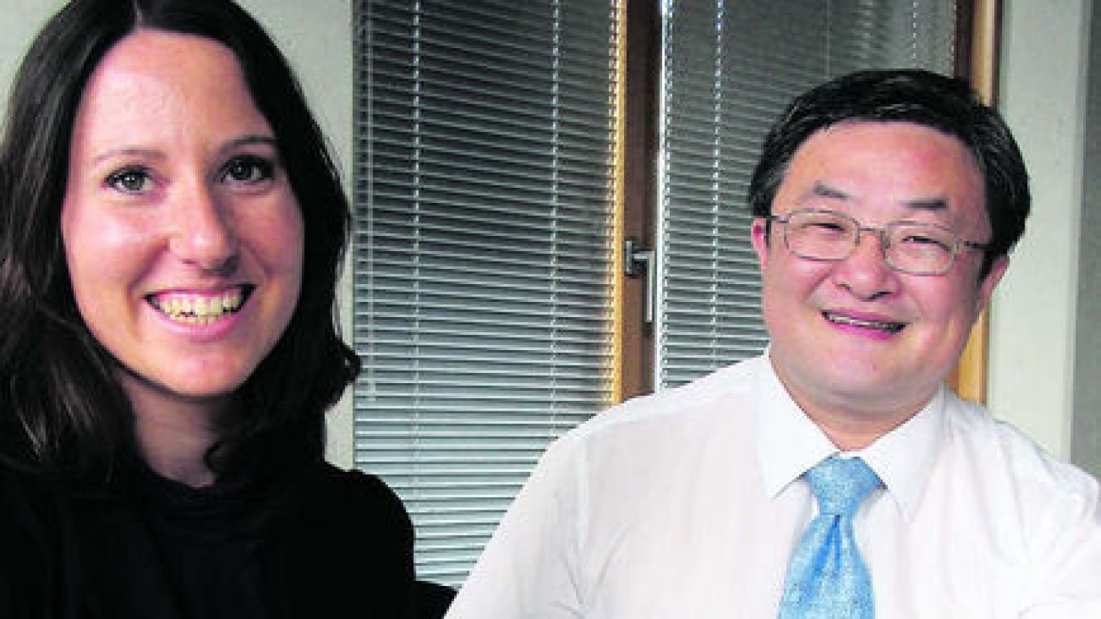 Julia Rösler hilft Yoon Suk Rah beim Start in Deutschland