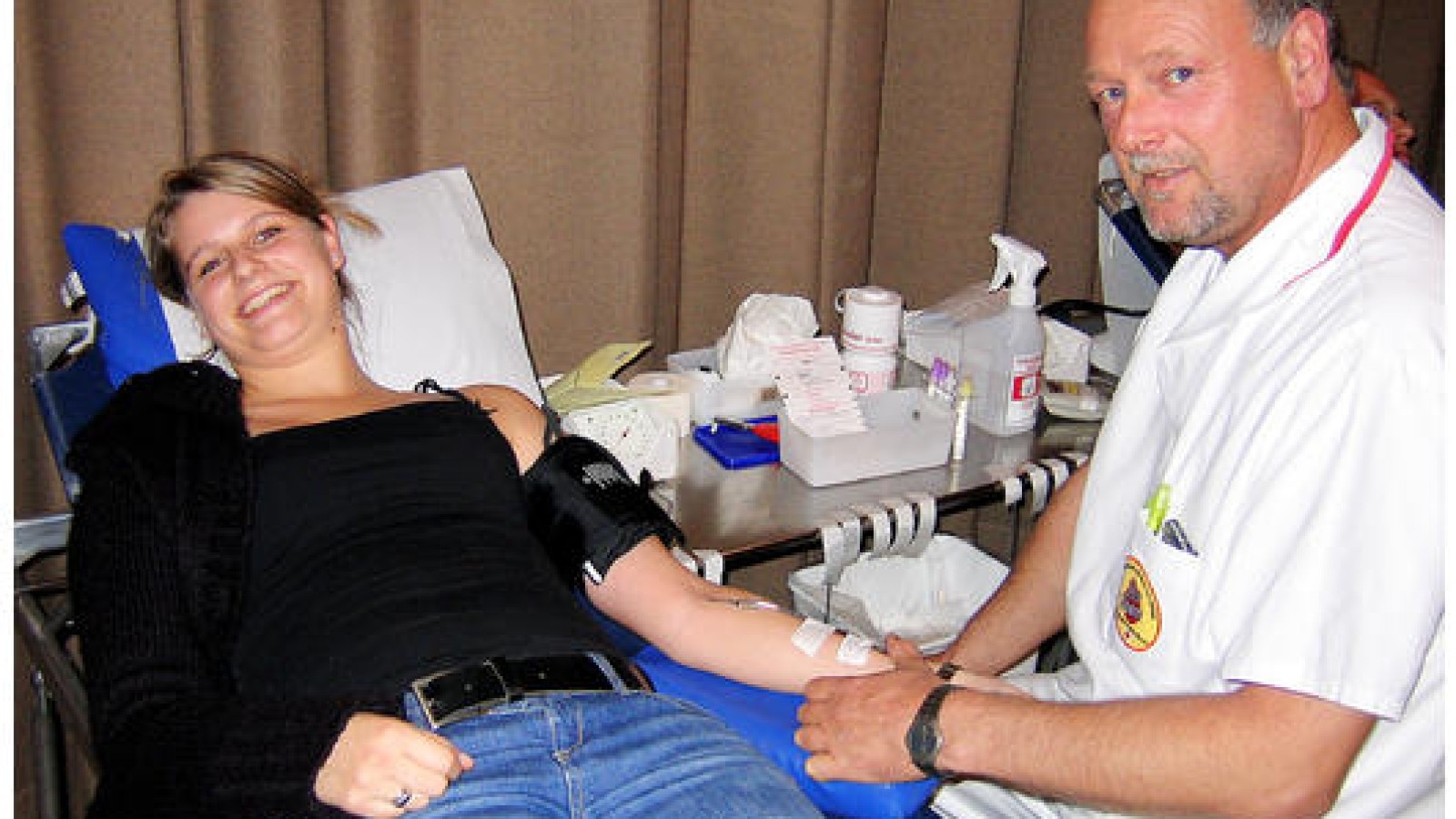 Schlange stehen für einen kleinen Piekser