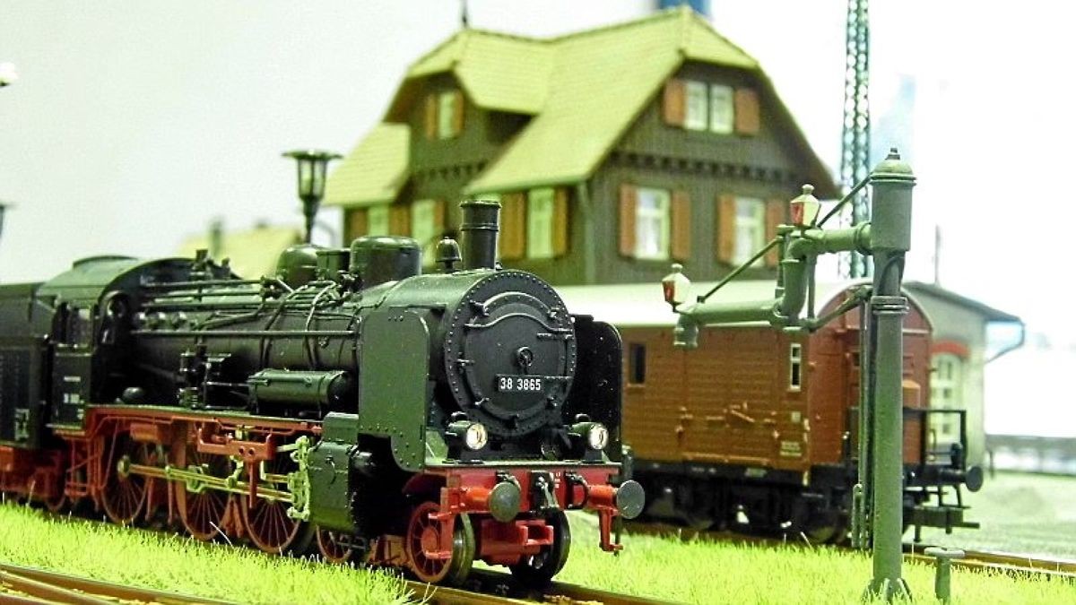 Modellbauclub zeigt Technik-Riesen im Miniaturformat