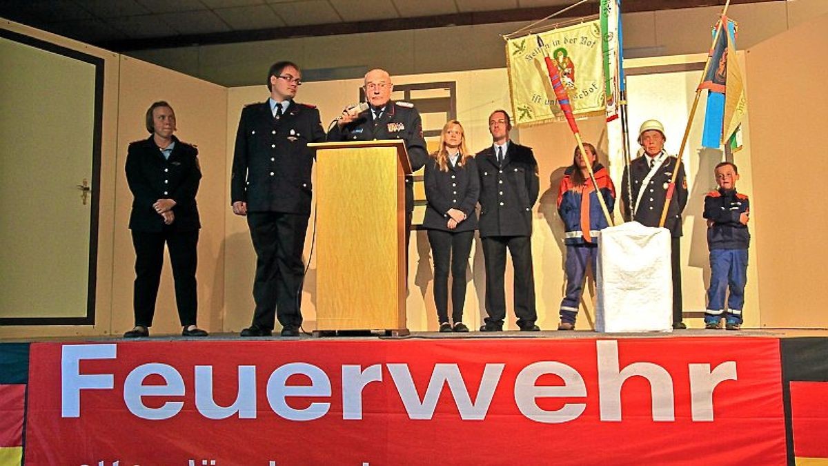 Jugendfeuerwehr erhielt neuen Wimpel zum Jubiläum