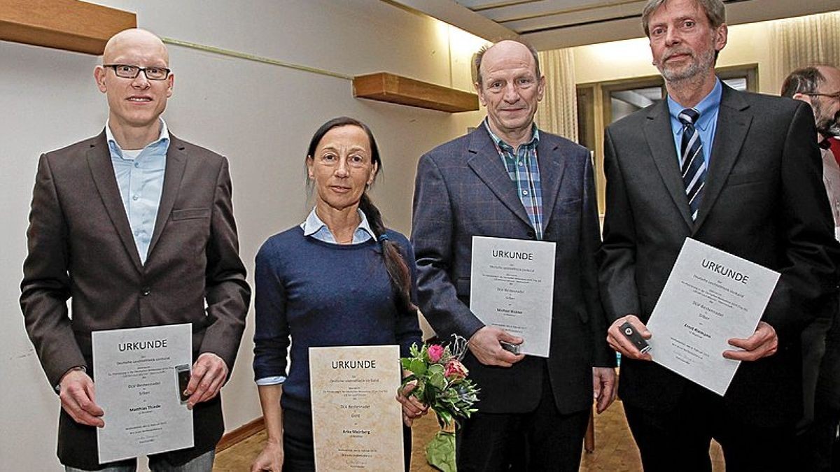 Jelde Jakob erhält Carsten-Drechsler-Wanderpokal