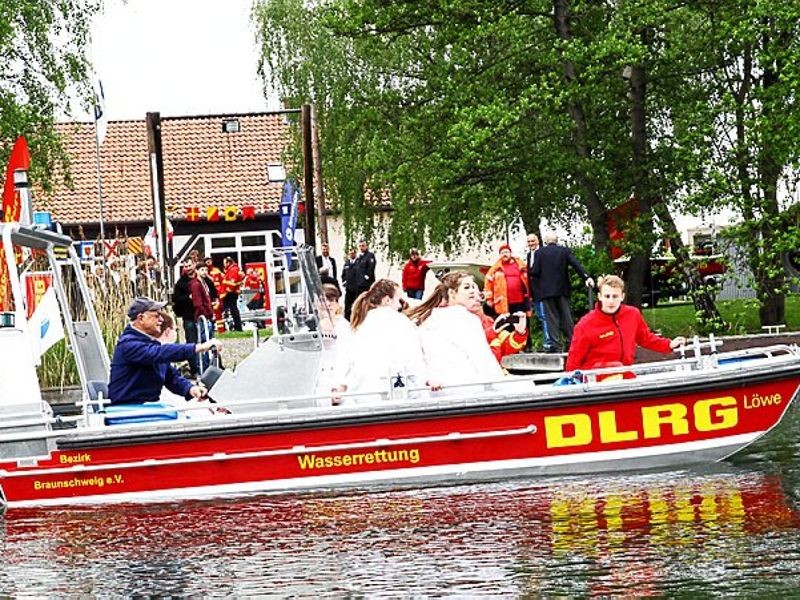 DLRG rettet mit neuem Boot für 40.000 Euro