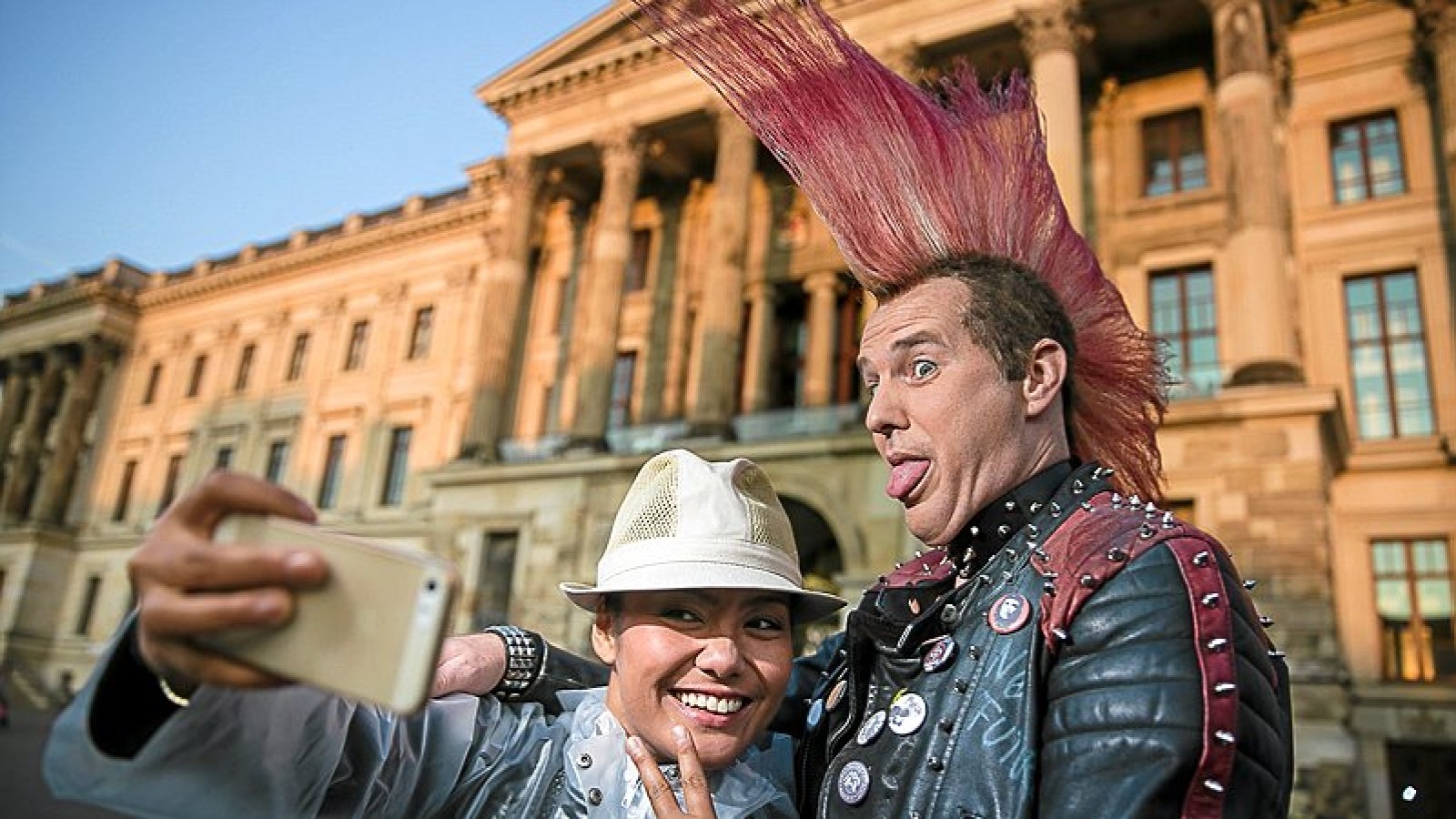 Der Punker als Straßen-Clown