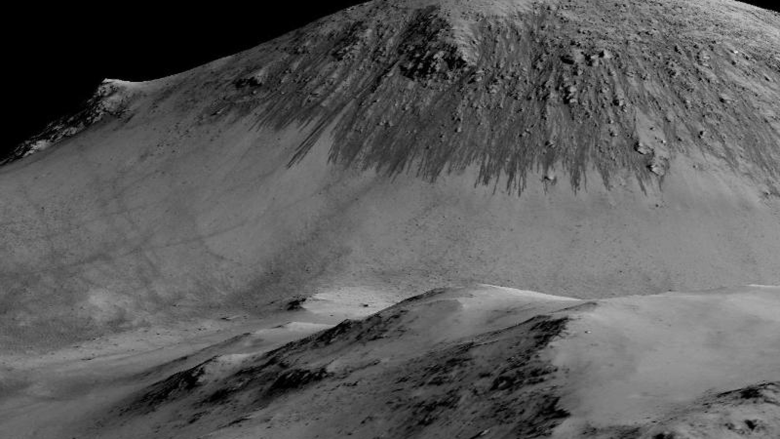 Marssonde findet Hinweise auf flüssiges Wasser