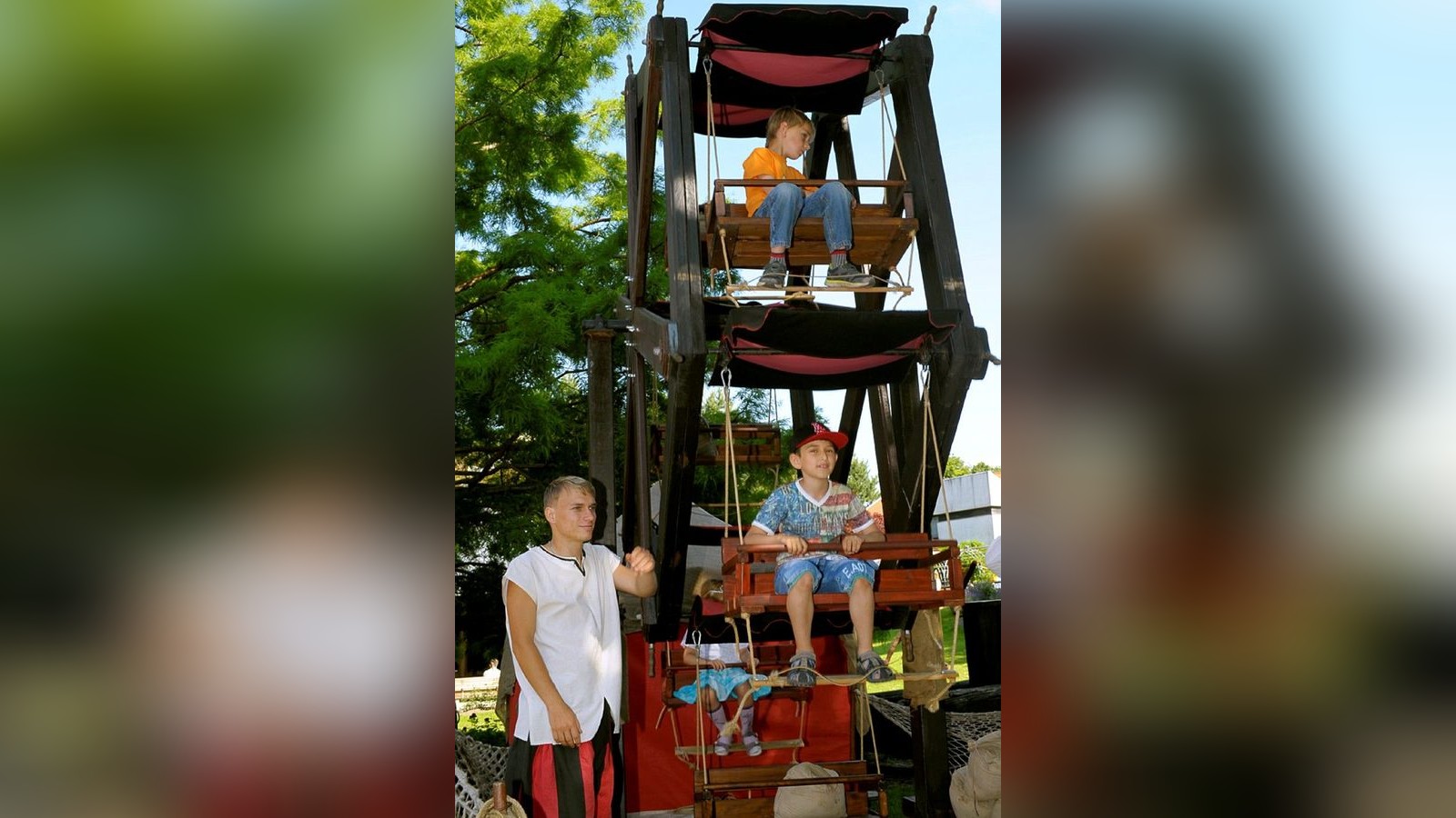 Rummel für die Kinder mit Mini-Riesenrad