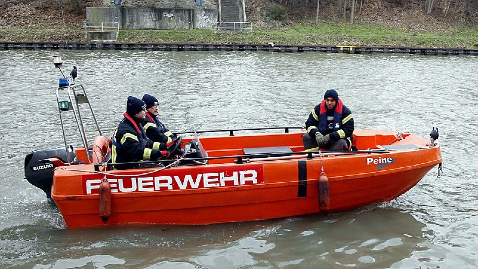 Spaziergänger entdeckt Toten im Mittellandkanal