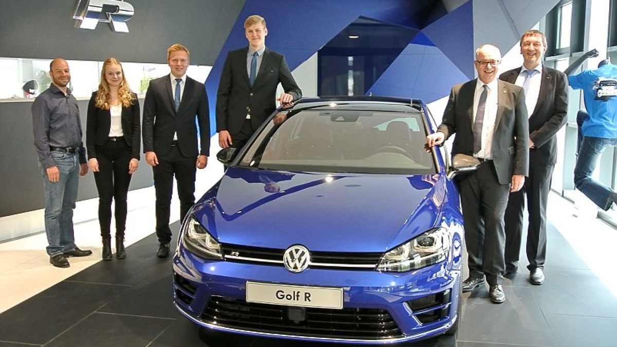 Volkswagen R freut sich über drei neue Auszubildende