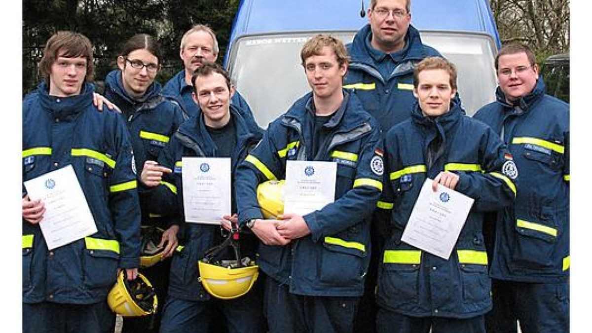 Fünf neue Helfer beim Technischen Hilfswerk