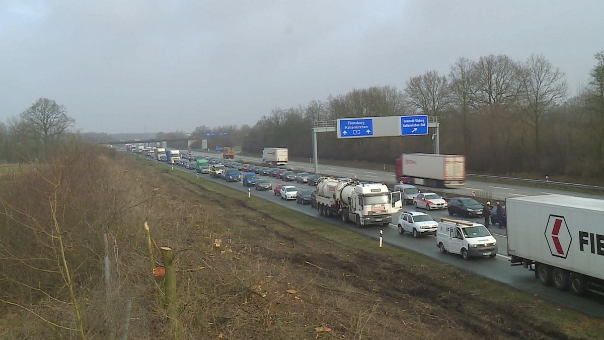 Vollsperrung der A7 nach Unfällen wieder aufgehoben