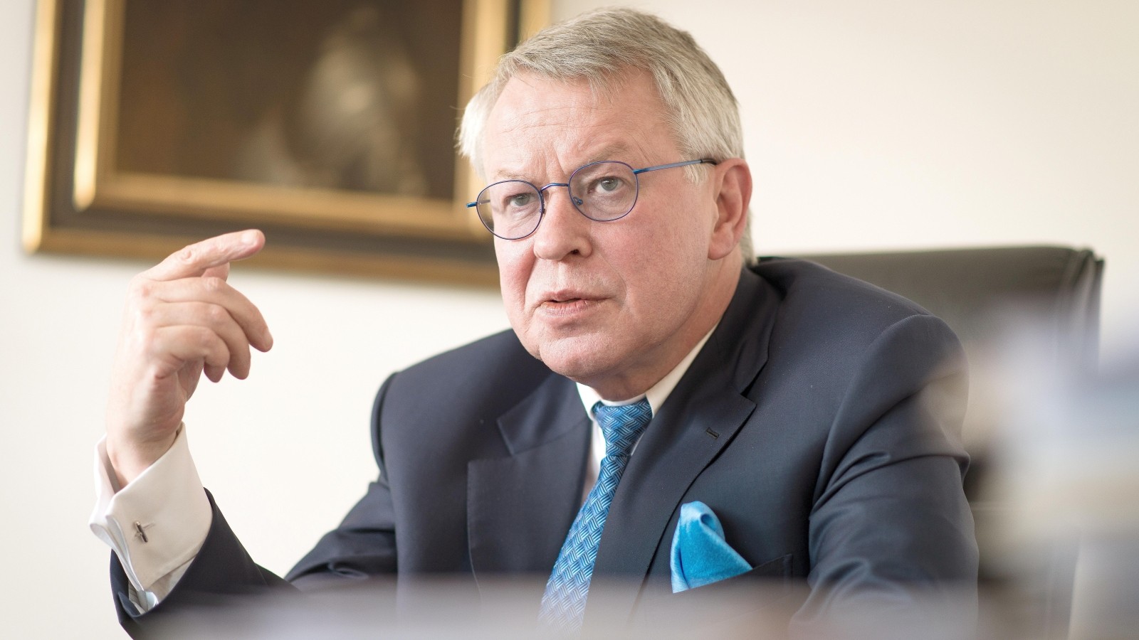 Star-Anwalt Gerhard Strate vertritt Serien-Bankräuber (70)