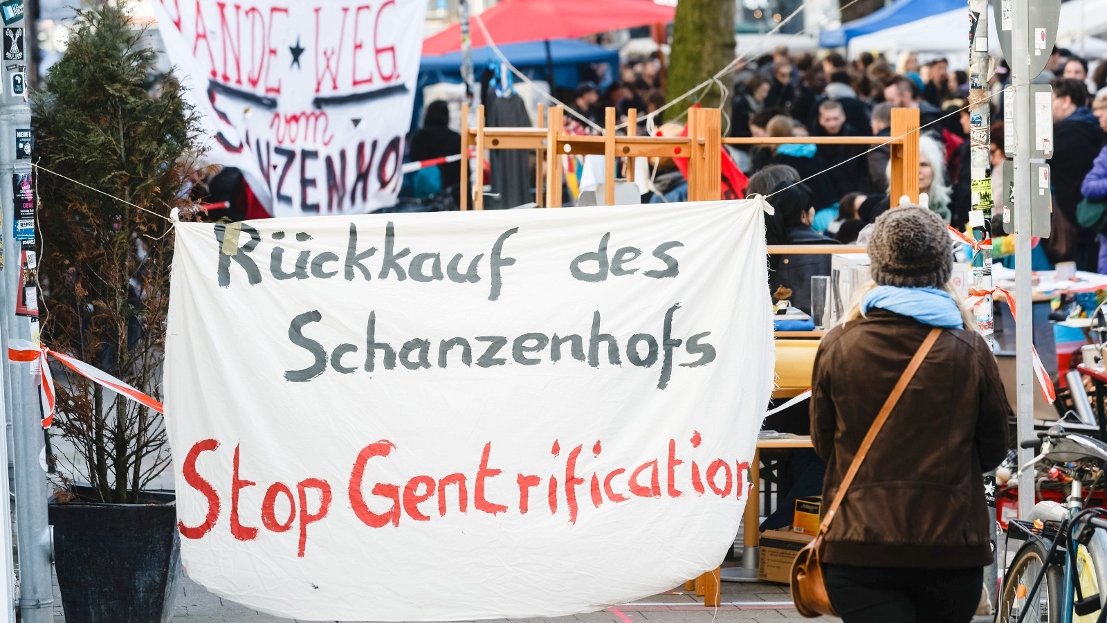 Tausende feiern bei Sonnenschein das Schanzenfest