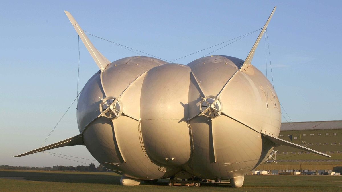 Airlander 10: So startet der größte Zeppelin der Welt in den Himmel