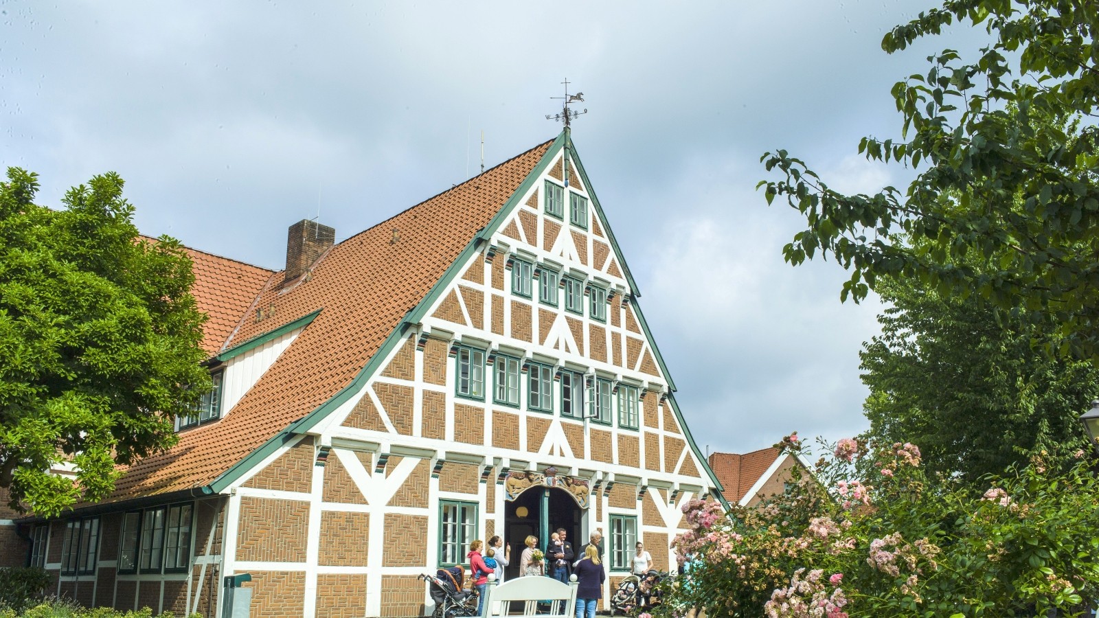 Jork ist mehr als Obstanbau und Tourismus