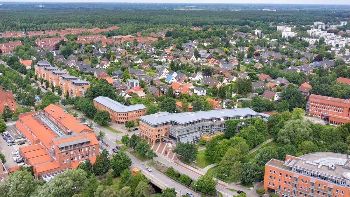 Erleben Sie Norderstedt-Mitte aus Sicht einer Drohne