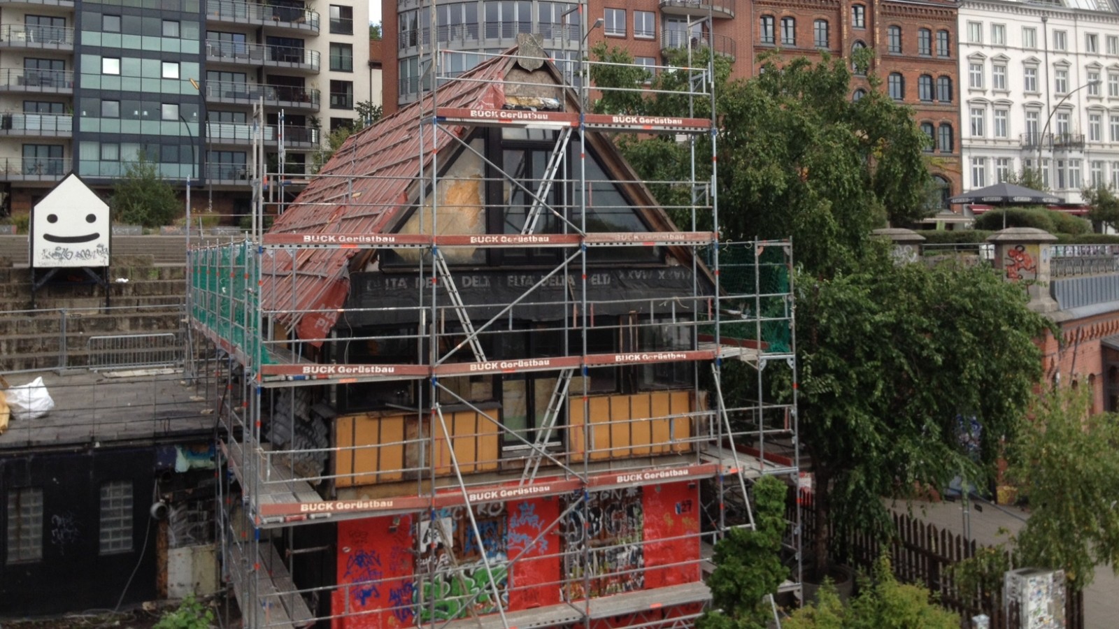 Endlich! Wiederaufbau des Golden Pudel Clubs beginnt