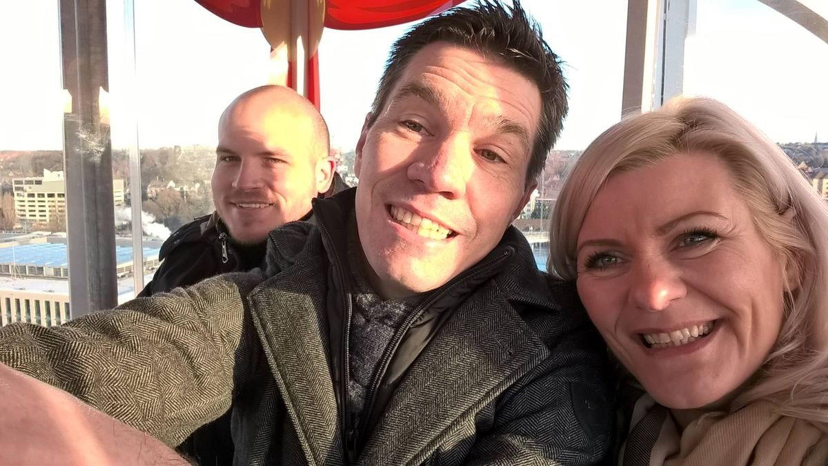 Riesenrad-Passagiere sitzen in Hagen in ihrer Gondel fest