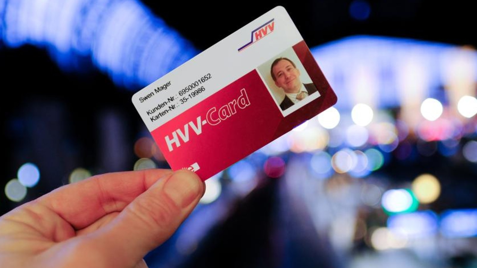 Bargeldlos in Bus und Bahn mit der neuen HVV-Chipkarte